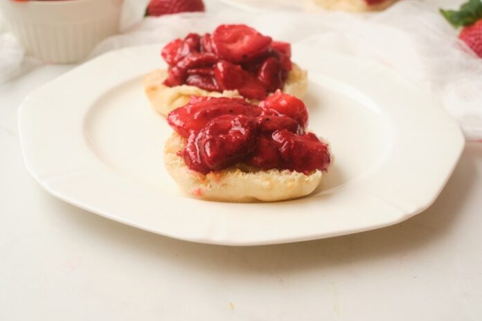 Breakfast Strawberry Shortcake: No Bake Recipe | OMC