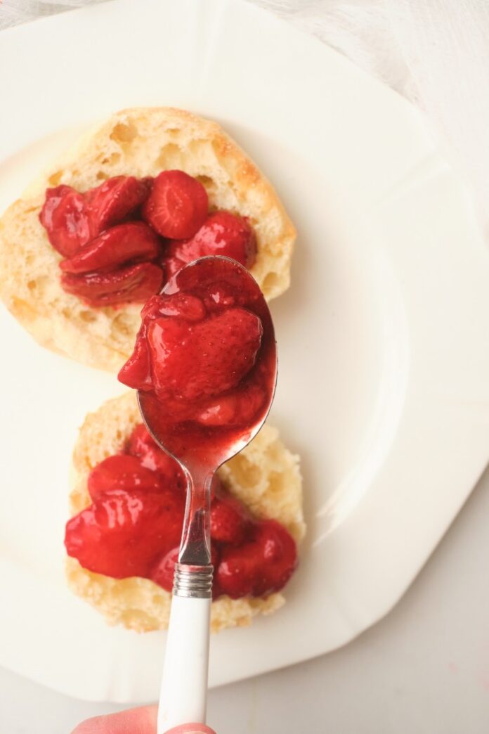 Breakfast Strawberry Shortcake: No Bake Recipe | OMC